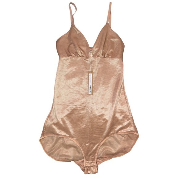 SKIMS | Intimates & Sleepwear | Nwt Skims Barely There Shapewear ...